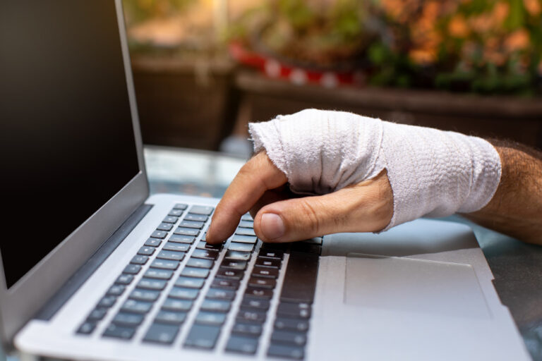 How to Deal with Wrist Pain from Gaming | SportsCare PT